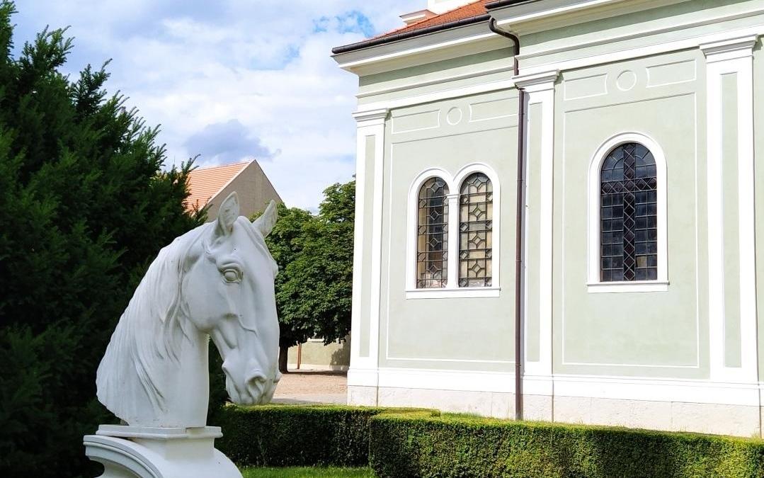 Zámek Kladruby nad Labem - tip na výlet u místa "Kladruby nad Labem ...