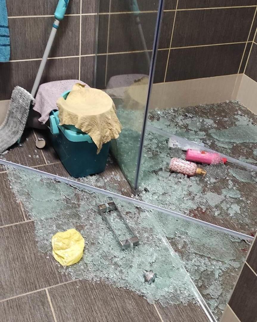 Rozbité skleněné dveře - Diskuze - eMimino.cz