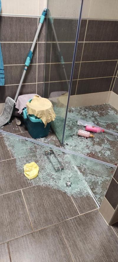 Rozbité skleněné dveře - Diskuze - eMimino.cz