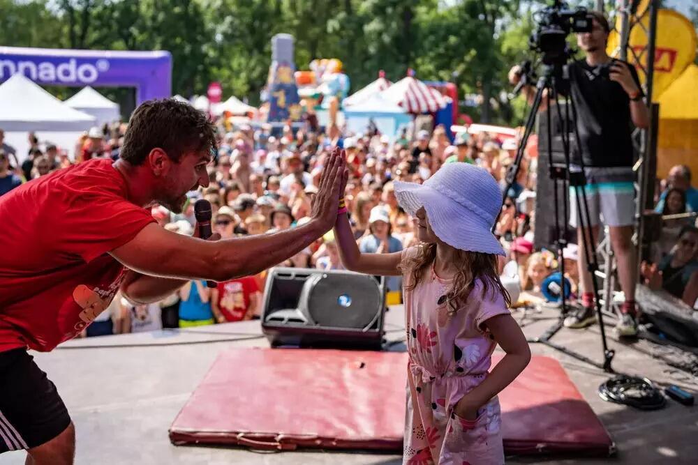 5 zábavných tipů, kam s dětmi na letní festivaly - eMimino.cz