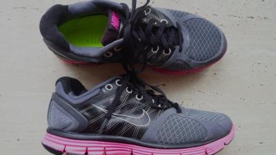 Černé růžové boty tenisky botasky Nike Nike - bazar, prodej - eMimino.cz